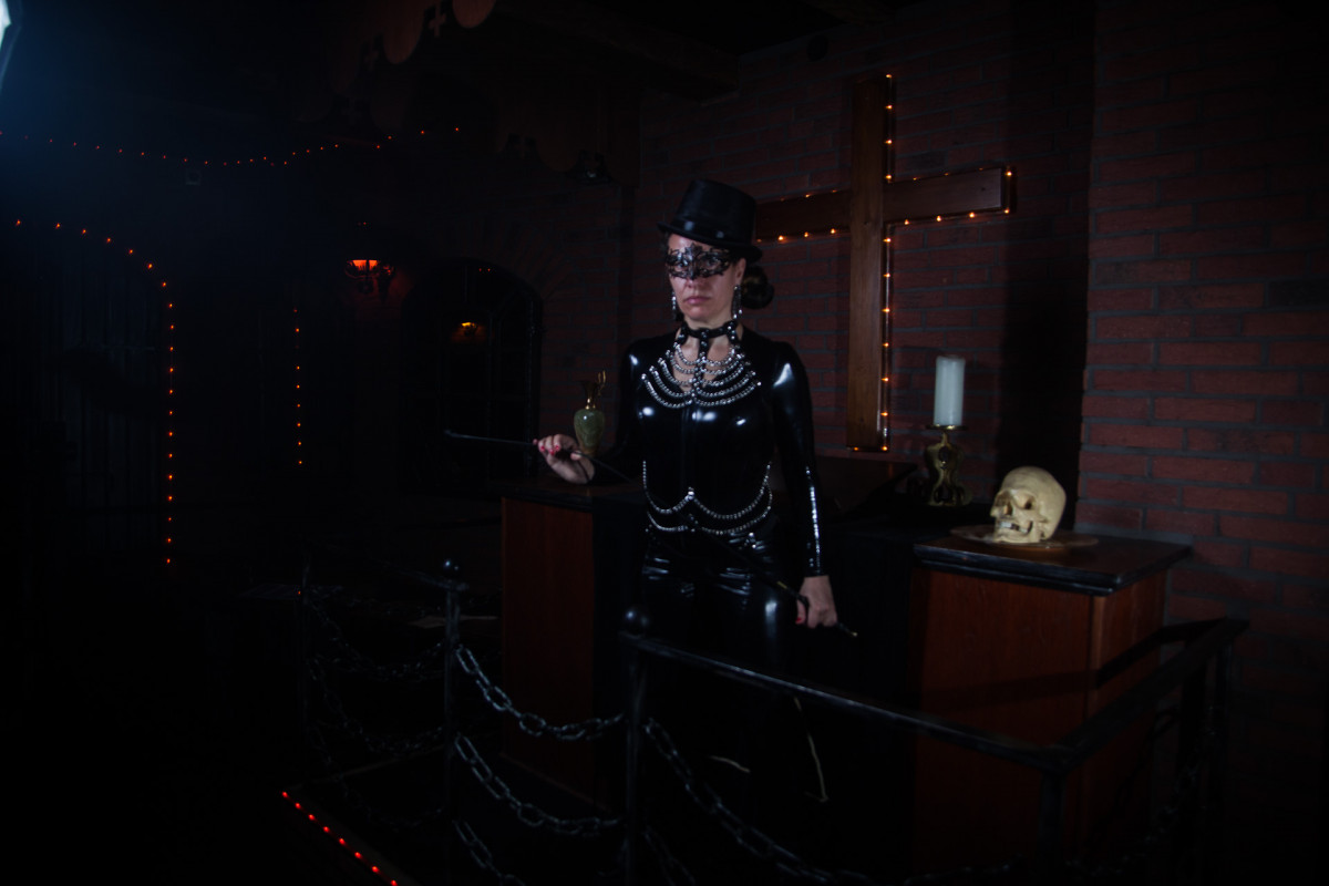 Dominas im Club de Sade - CDS Events im Club de Sade